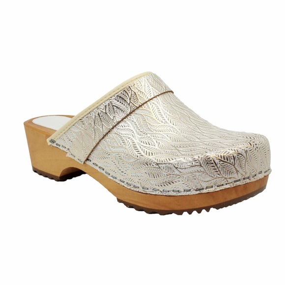 Bjork | Shoes | Bjork Maja Wood Open Back Tooled Natural Leather Clogs ...